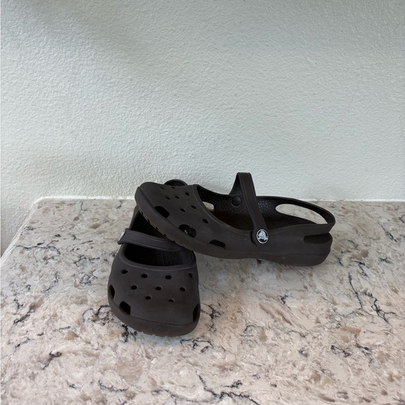CROCS | Shoes | Crocs Dark Brown Sandals With Strap | Poshmark